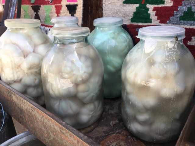 Pickled and Fermented New Garlic – Keshkek Meshkek